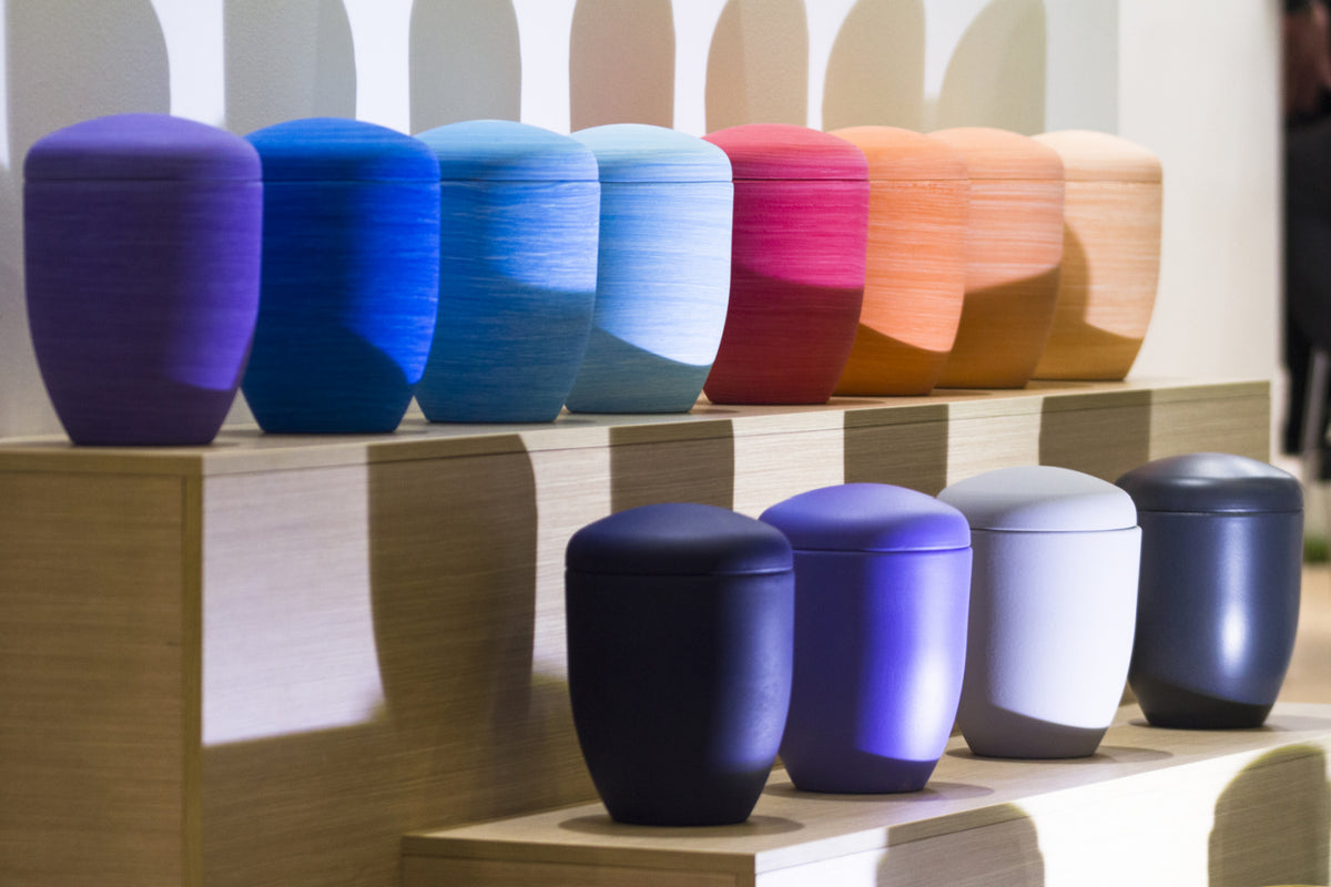 How to Choose the Right Cremation Urn for Your Loved One — The Living Urn